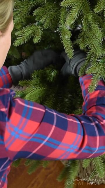 How to Fluff a Christmas Tree To Make it Look Realistic - Jenna Kate at ...