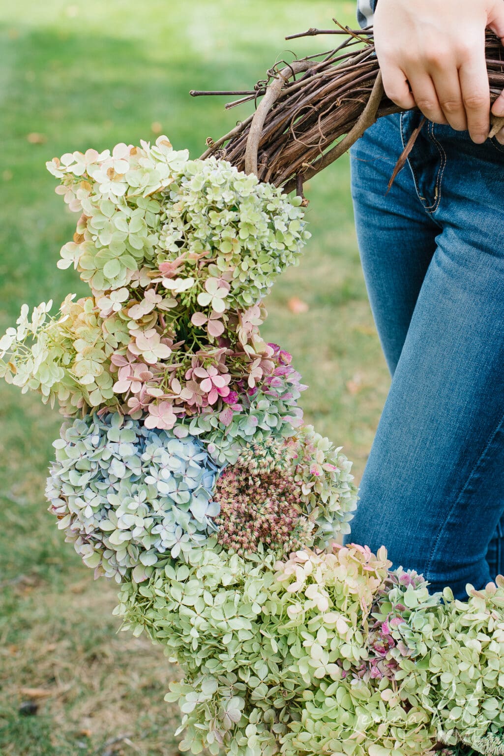 How to Make a DIY Hydrangea Wreath for Fall (An Easy Fall Decor Idea ...